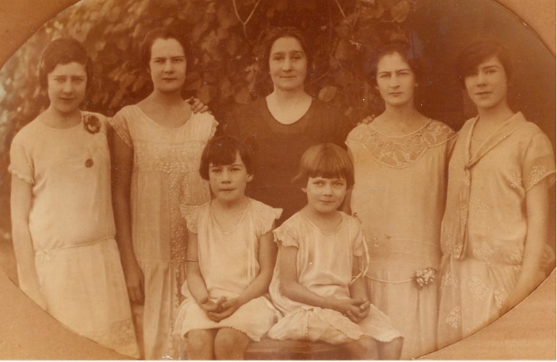Group photo of the Conn Family women, 1923; Unidentified; 2011-298 | eHive