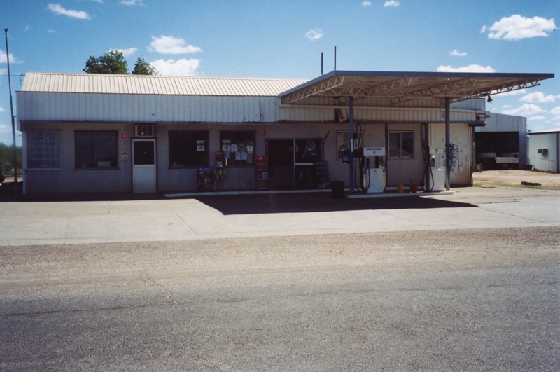V8 Service Station, Hughenden, 2005; Murdoch, Colleen; 2005; 2011-218 ...