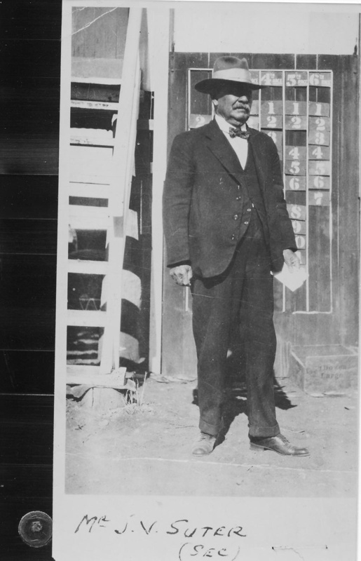 Mr J.V. Suter at the races, Hughenden; Unidentified; 2011-293 | eHive