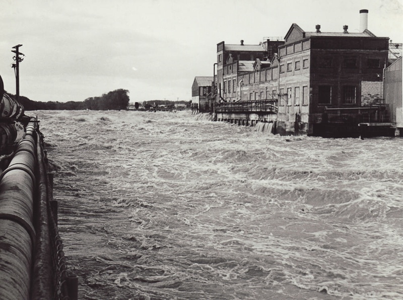 Photograph [1978 Flood, Mataura Paper Mill]; Henderson, Keith Raymond ...