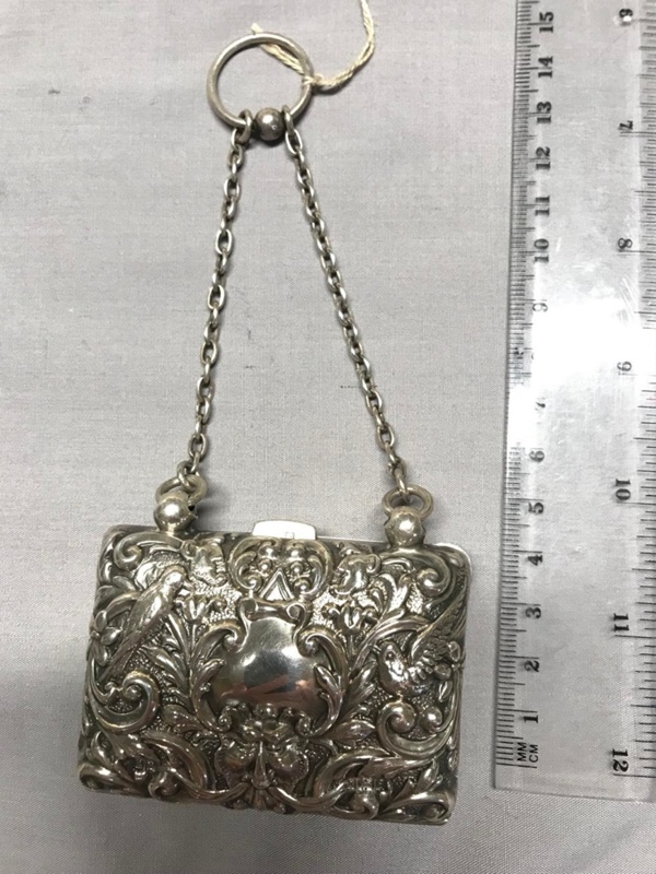 Silver finger purse; Henry Matthews; 1904; QWHA 002/97 TC | eHive