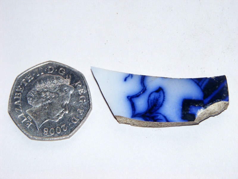 DARK BLUE /WHITE PATTERN POTTERY SHARD; CBF A 2382 | eHive
