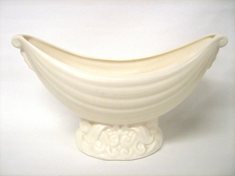 Vase; Crown Lynn Potteries; 1960s; 2011.2 | eHive