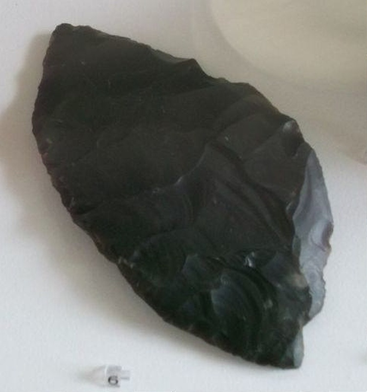 leaf-point flint; c. 40,000BC; England, Oxfordshire, Sutton Courtenay ...