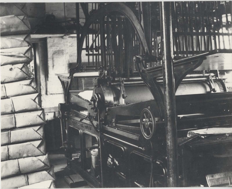 Photoprint of paper folding machine; Latchmore, T. B.; 1890-1987; 10439 ...