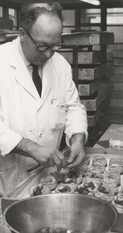 Gelatin print of cake decoration at Simmons Bakery; Hitchin Gazette ...