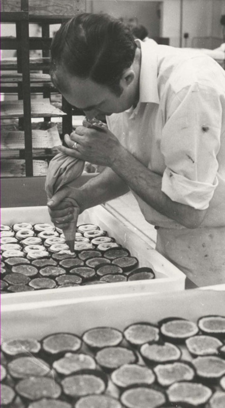 Gelatin print of cake decoration at Simmons Bakery; Hitchin Gazette ...