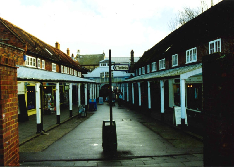 Photo of Hitchin Arcade; Mick Rutland; 1980s or 1990s; 2023.245.88 | eHive