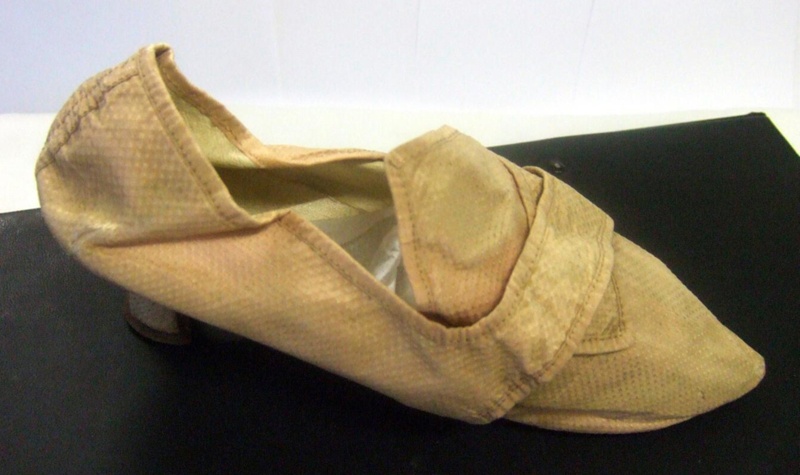 Women's silk shoes; 1770-1785; 3053/1 | eHive