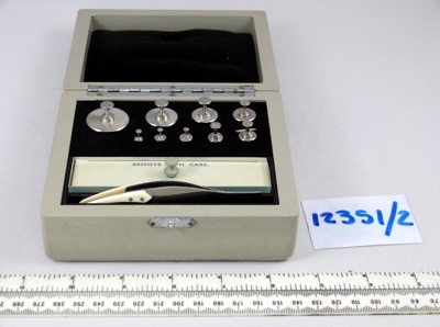 Chemical balance weights; Stanton Instruments Ltd; 12351/2 | eHive