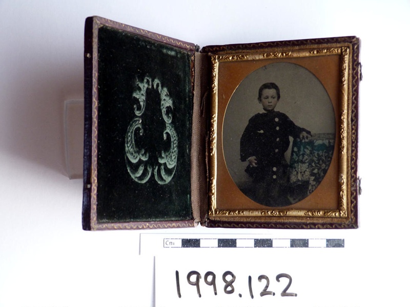 Cased ambrotype; 1855-1860; 1998.122 | eHive