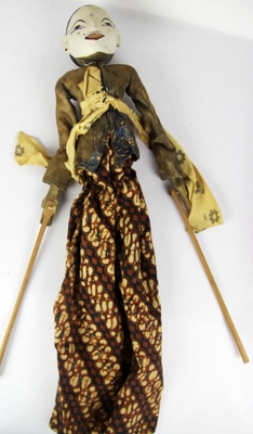Pair of Southeast Asian Puppets; 20th C; 2015.00.19.1,.2 | eHive
