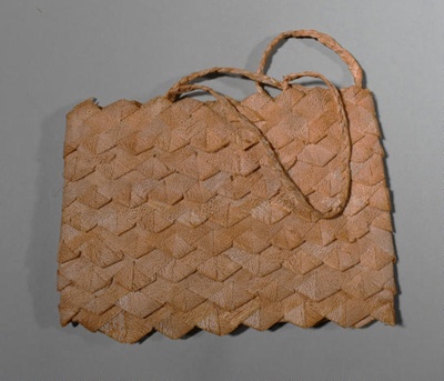 Kete houhere; 1920-1940; 2017.6.1 | eHive