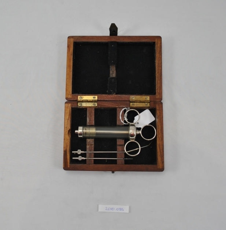 Haemorrhoid syringe and needles; Mutiple; 2010.035 | eHive