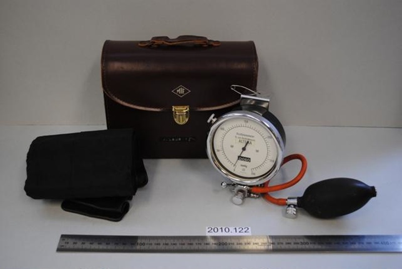 Heinrich von Recklinghausen Altera Oscillotonometer; Boso Bosch & Sohn ...