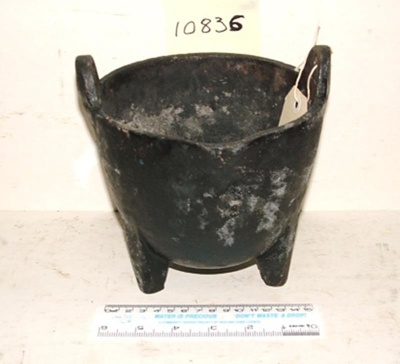 Lead pouring pot; R10836 | eHive