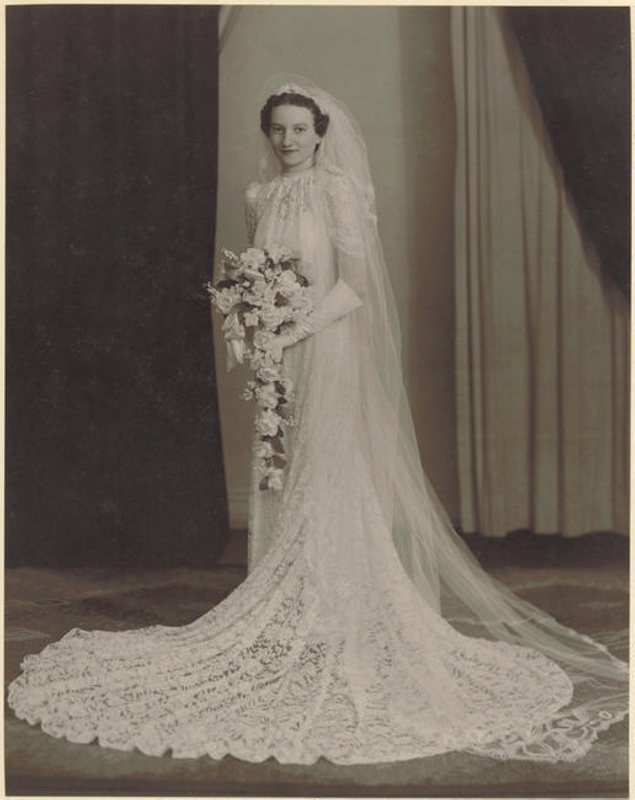 Bridal Photograph of Beth Carrington; Poulsen Studios; 19/09/1942 ...