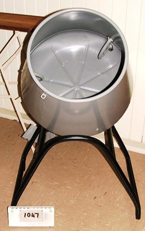 Hand-operated Lightburn washing machine; Lightburn; R01047 | eHive
