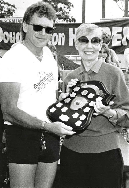 Photograph of Redland Councillor Judy Holt, making a trophy presentation to the ... | eHive