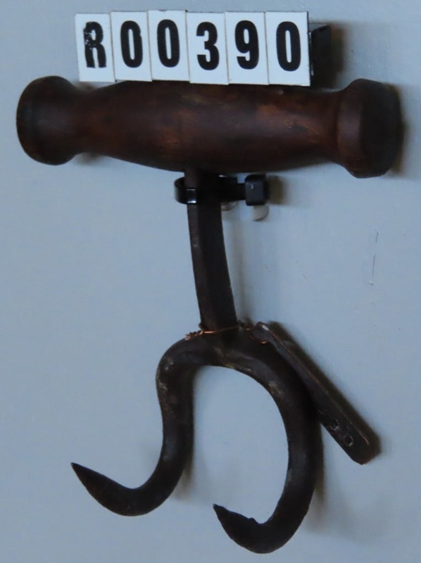 Bale Hook; R00390 | eHive