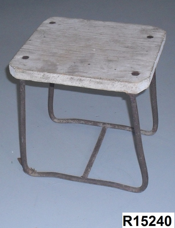Milking stool; R15240 | eHive