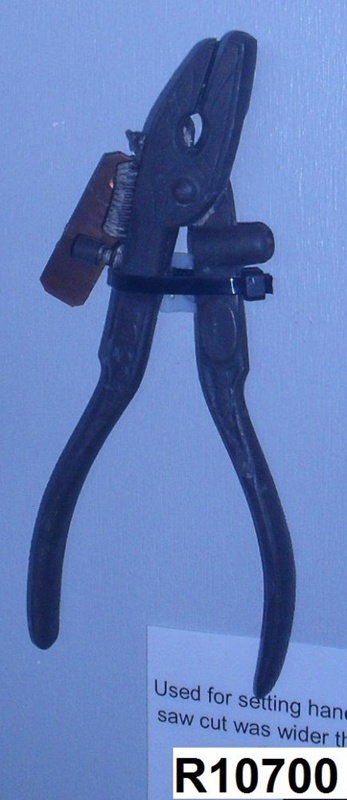 Saw set; R10700 | eHive