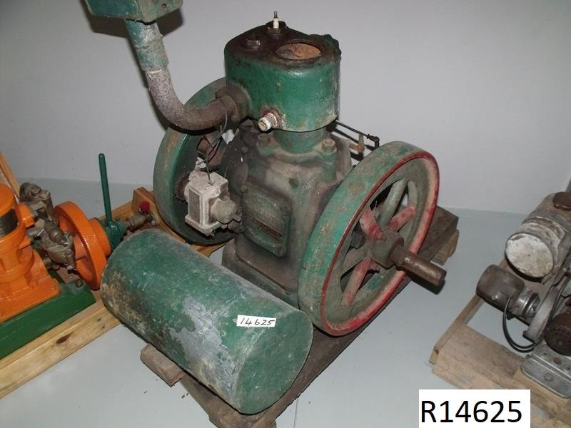 Lister stationary engine; R.A. Lister & Co. Ltd.; R14625 | eHive
