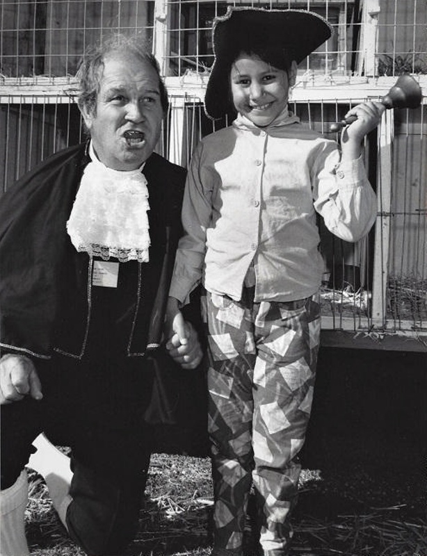 Photograph of Redland Town Crier, John Scott of Cleveland, with Simone ...