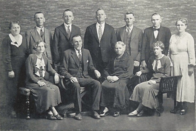 Photograph of Benfer family ; ca.1920's; P01581 | eHive