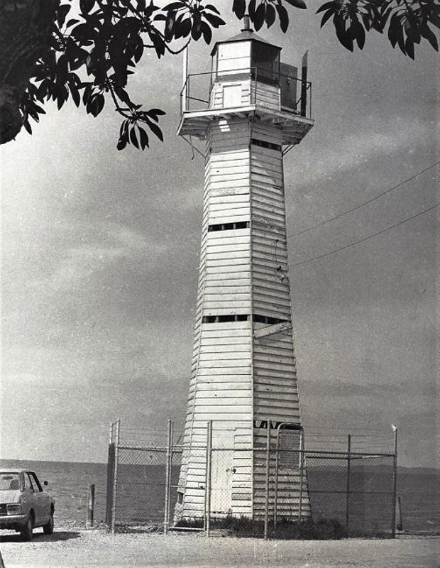 Photographs (6) of removal of old lighthouse at Cleveland Point ; 03/ ...