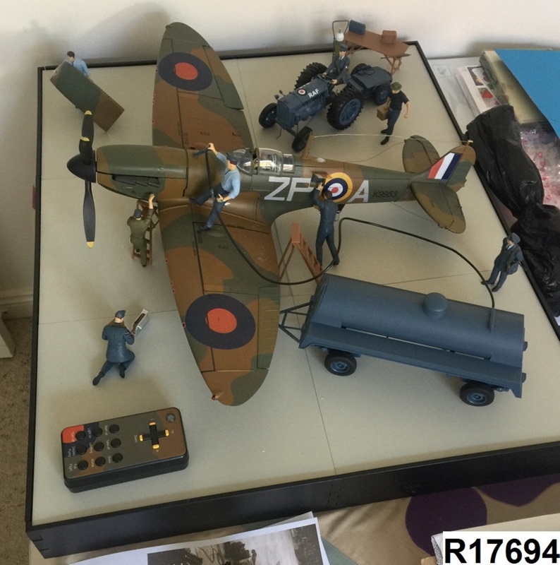 Working Model of a Spitfire Mk 1A WWII fighter plane; Hatchette ...