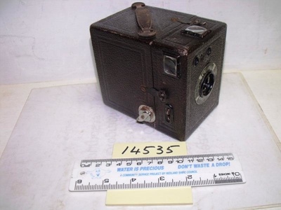 Coronet Camera; The Victor Company; 1940; R14535 | eHive