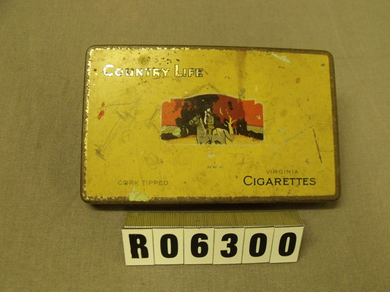 Tin, cigarette 'Country Life'; W. D. & H. O. Wills; 2003; R06300 | eHive