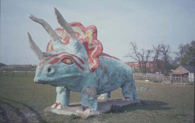 Peartree Bridge, Milton Keynes. Triceratops dinosaur sculpture ...