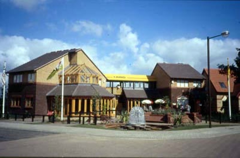 Milton Keynes, Shenley Lodge. Energy World Exhibition Housing - Laing ...