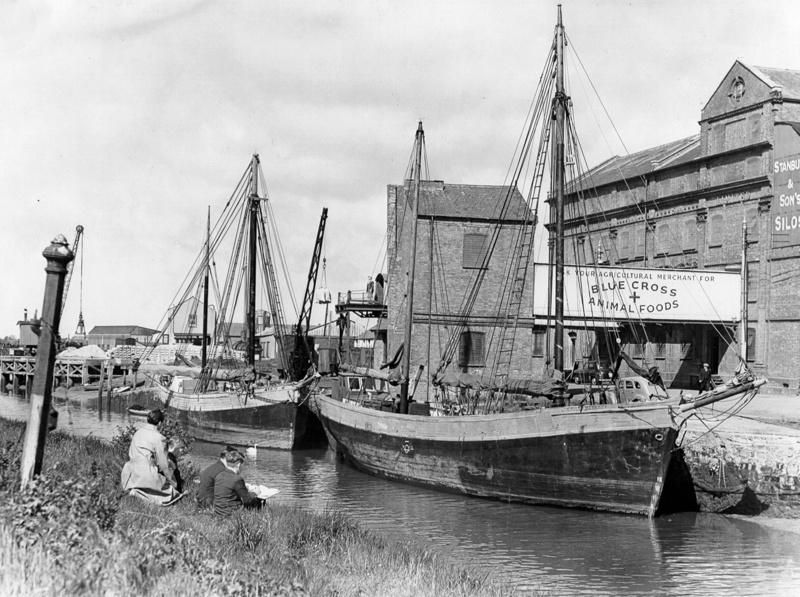 "Emily Barratt" at Rolle Quay, Barnstaple; 406 | eHive