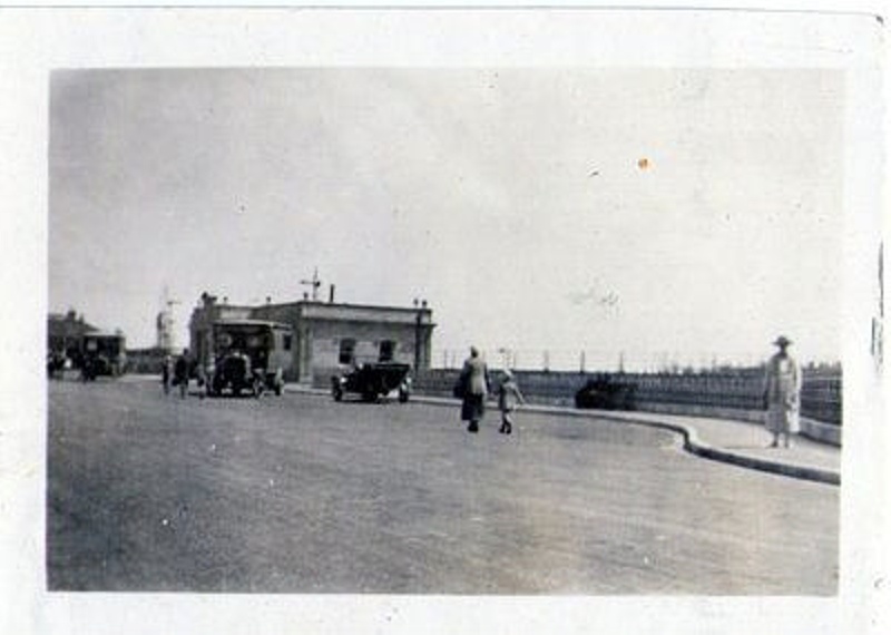 Barnstaple Strand, early 1900s; 1900-1915; 81-12200 | eHive