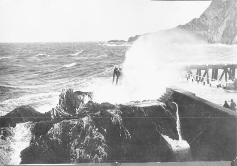 Ilfracombe Pier and Quay Head: rough seas 1950; 1950; 27-7566 | eHive Ilfracombe Pier and Quay Head: rough seas 1950; 1950; 27-7566 | eHive