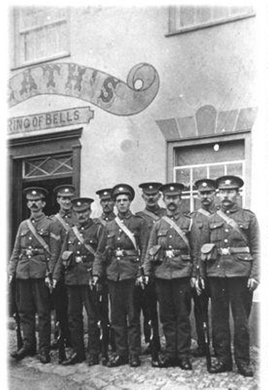 Soldiers outside The Ring of Bells, WW1; 1914-1918; 39-19916 | eHive