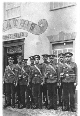 Soldiers outside The Ring of Bells, WW1; 1914-1918; 39-19916 | eHive