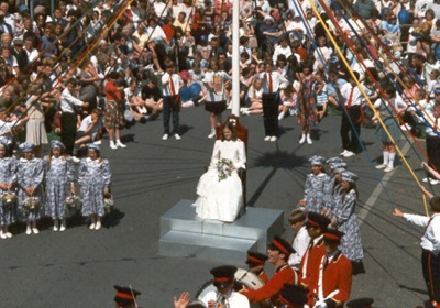 Crowning the May Queen 1995; 1995; 916 | eHive
