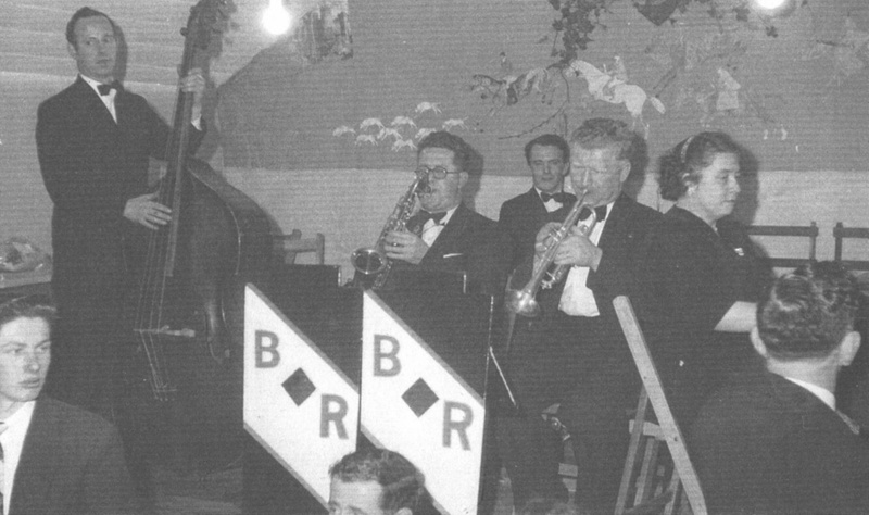 Blue Ribbon Dance Band; Aerofilms; 1254 | eHive