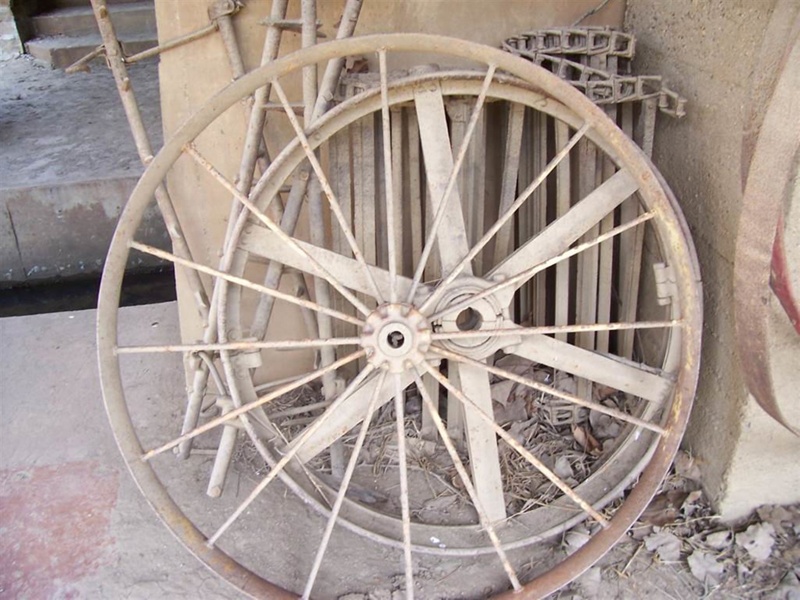 Metal carriage wheel (5); TR0026c | eHive