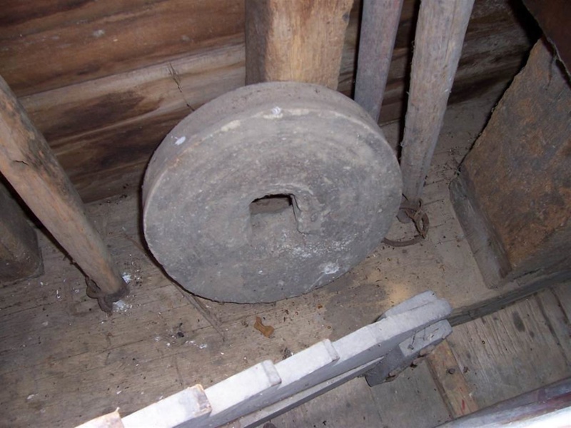 Small grindstone with no axle; TL0036d | eHive
