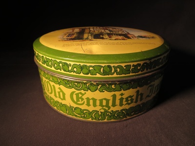 "Old English Inn" Biscuit Box; George Inn, Old English Inn; 014.0191. ...
