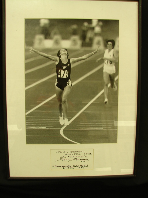 Anne Audain wins gold at Brisbane Commonwealth Games, 1982.; Anne ...