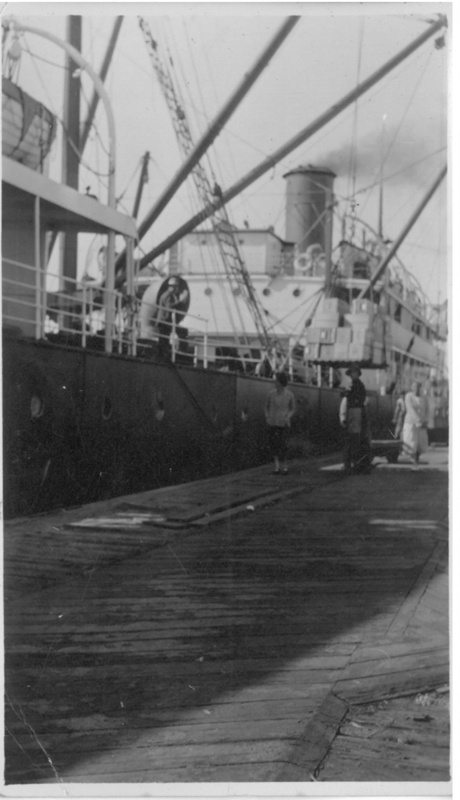 'SS Dimboola' loading; unknown; 17-03-1934; BMHC_13415 | eHive