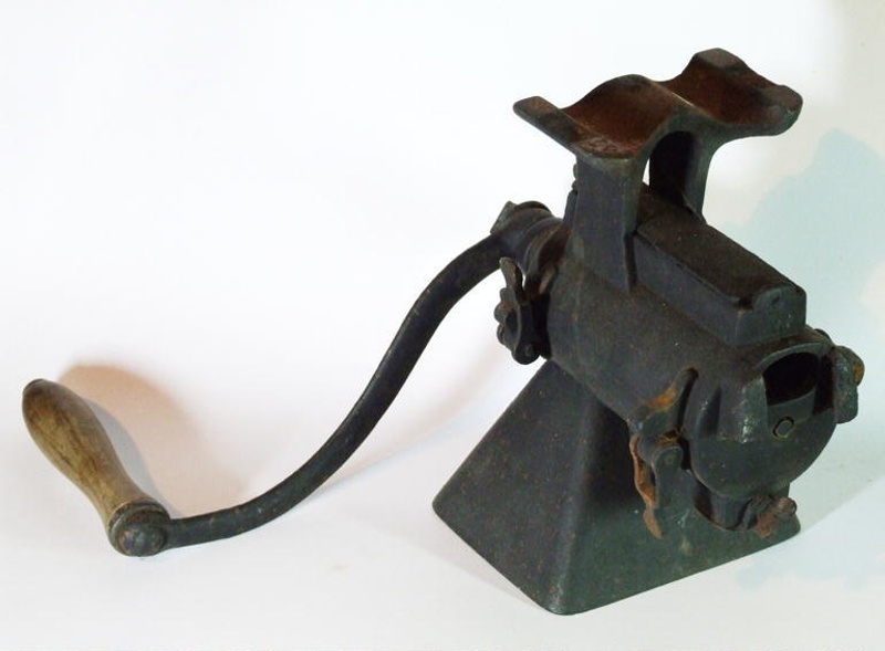 Corn cracker, black cast iron; Spong & Co.; [1850-1900]; 981.33.1 | eHive