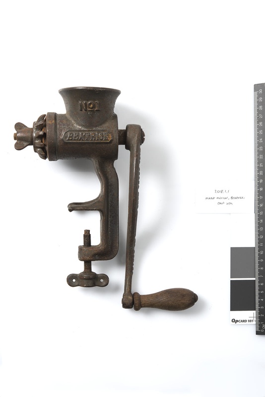 Meat mincer, Beatrice, cast iron; [1930-1938]; 2018.1.1 | eHive