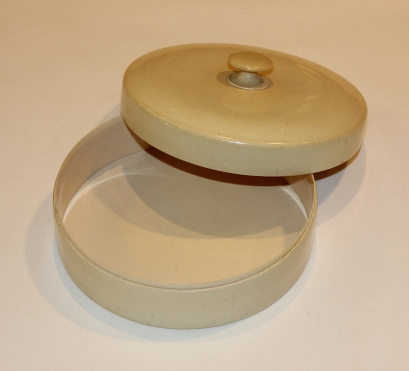 Collar box, xylonite; [1930-1940]; 2014.71.1 | eHive